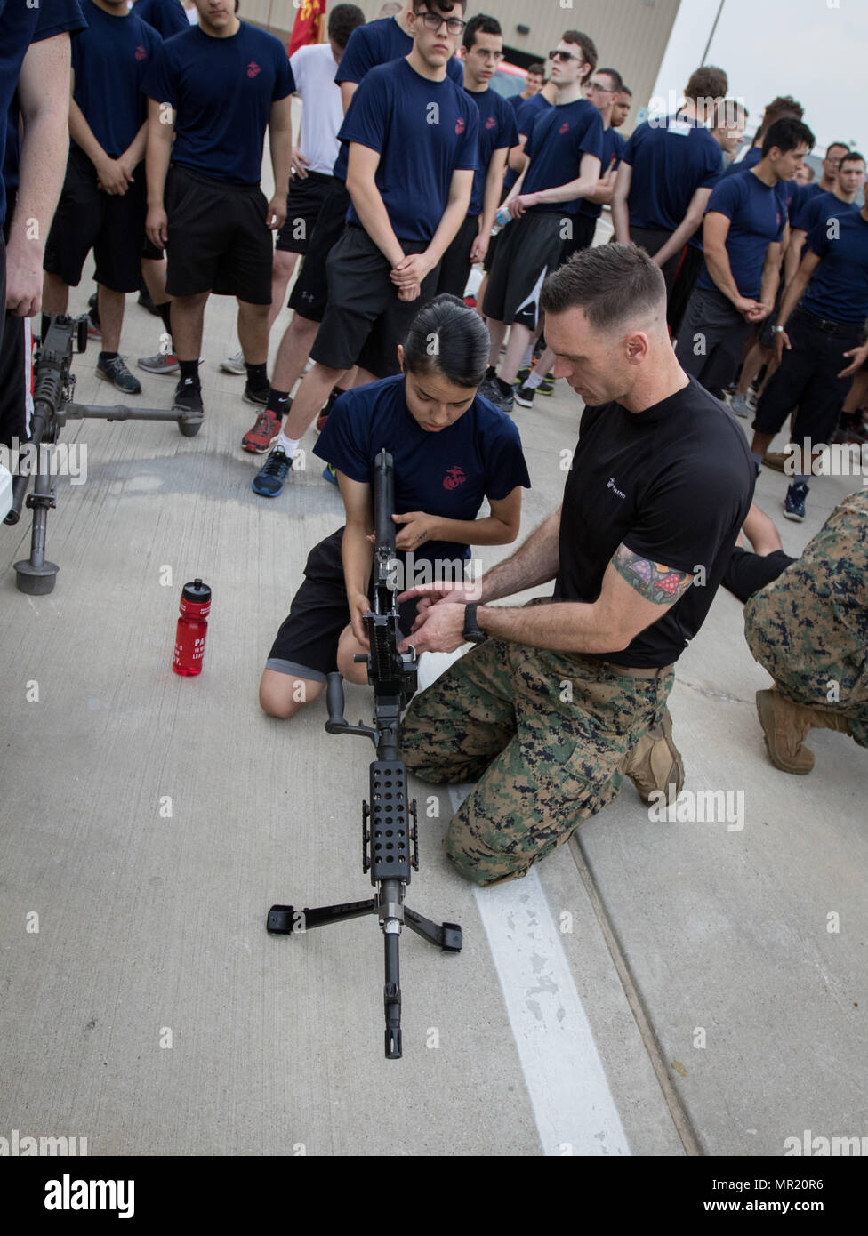 A future Marine is taught how to operate an M240 machine gun during ...