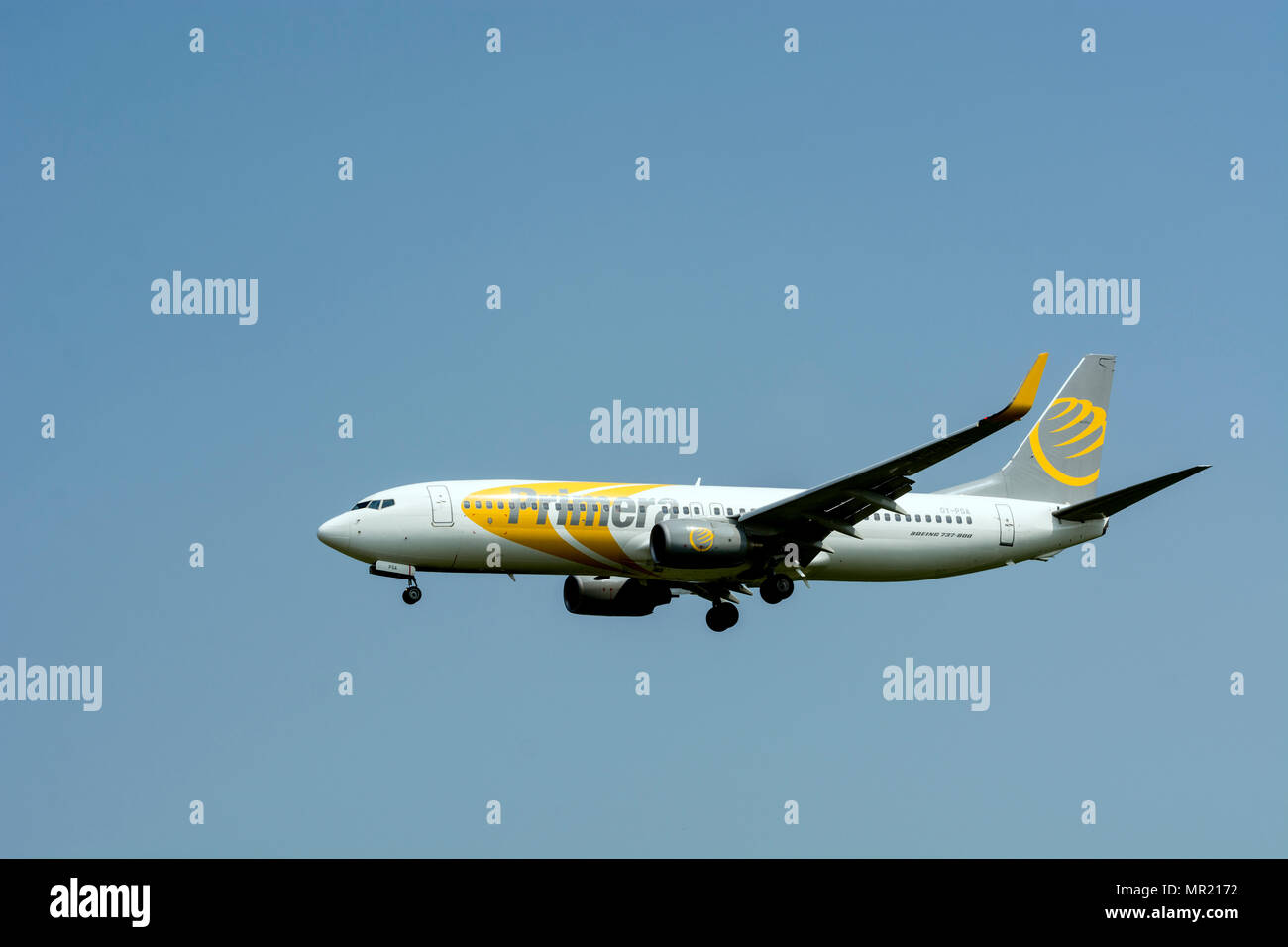 Primera Air Boeing 737-800 landing at Birmingham Airport, UK (OY-PSA ...