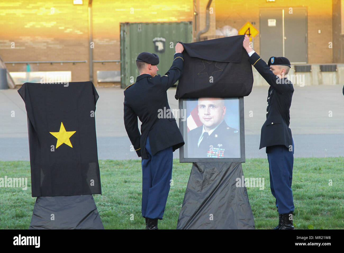 Two Soldiers from the 101st Special Troops Battalion, 101st Airborne ...