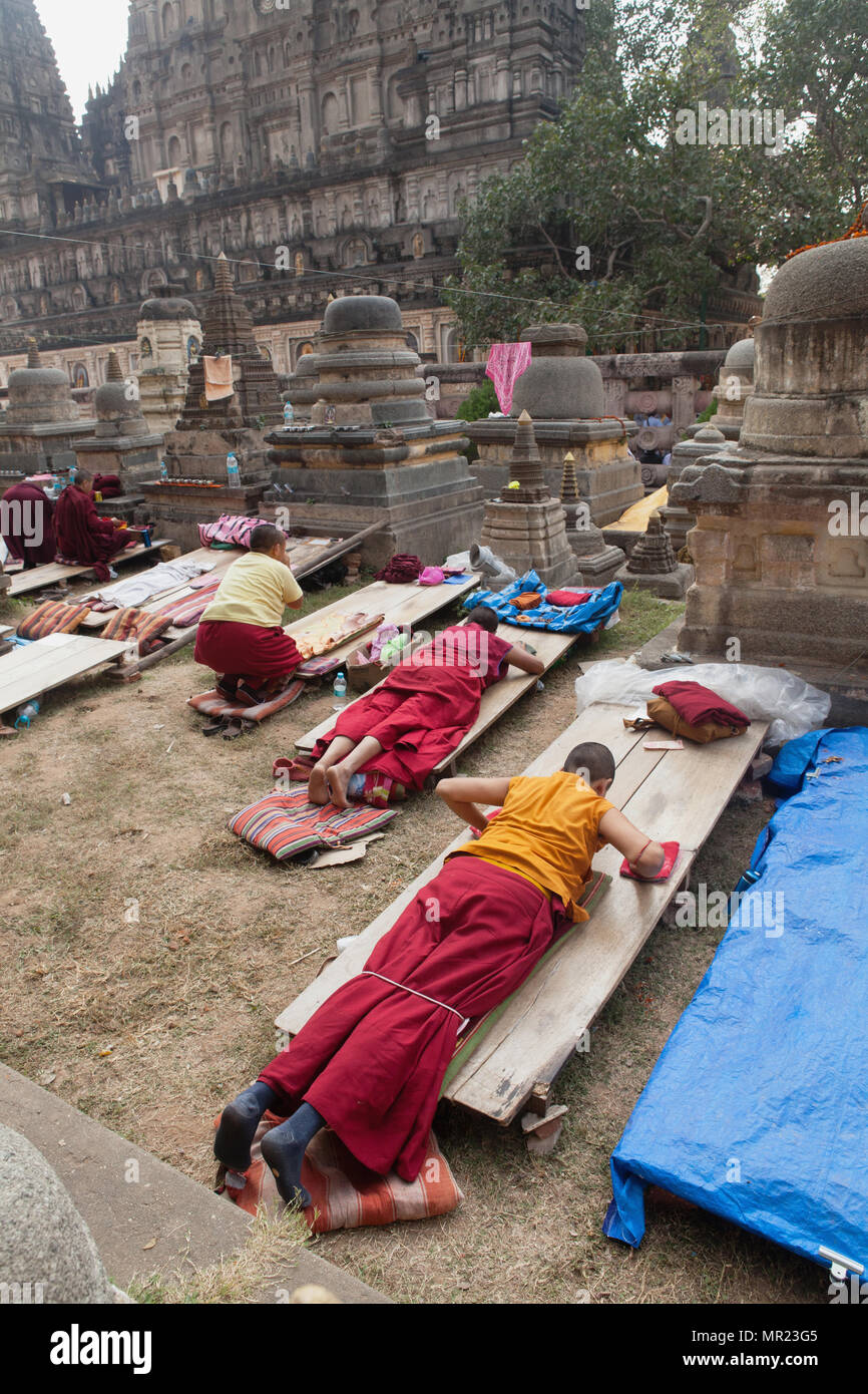 India people prostrating hi-res stock photography and images - Alamy