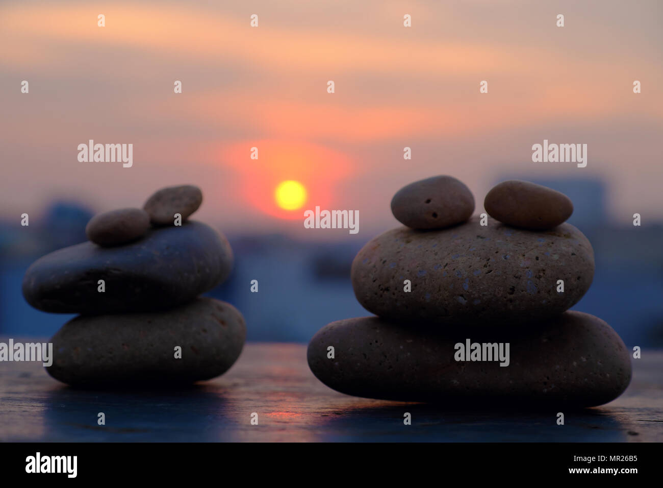 Arrangement art from boulder make amazing shape as frog couple on ...