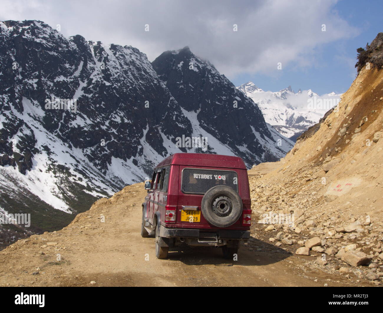 Road Trip to Yumthang Valley ,Sikkim INDIA , 15th APRIL 2013. Yumthang ...