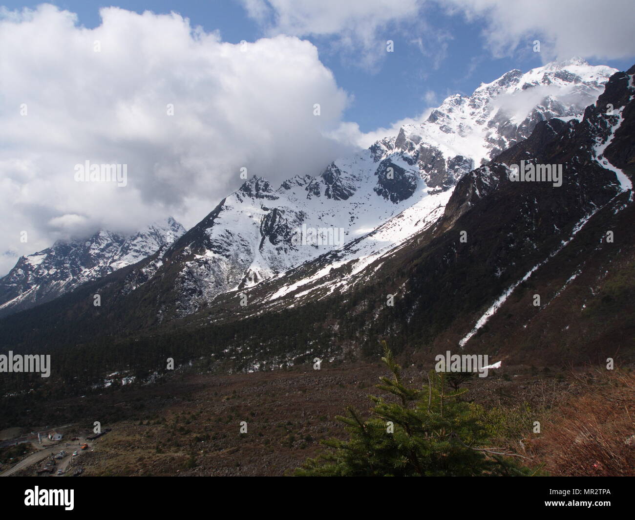 Snowline hi-res stock photography and images - Alamy