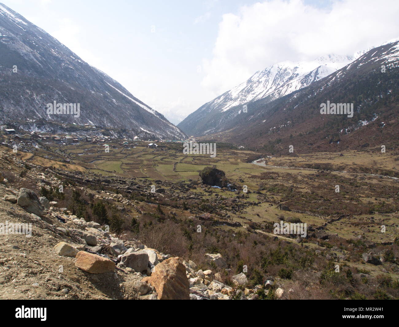 Road Trip to Yumthang Valley ,Sikkim INDIA , 15th APRIL 2013. Yumthang ...