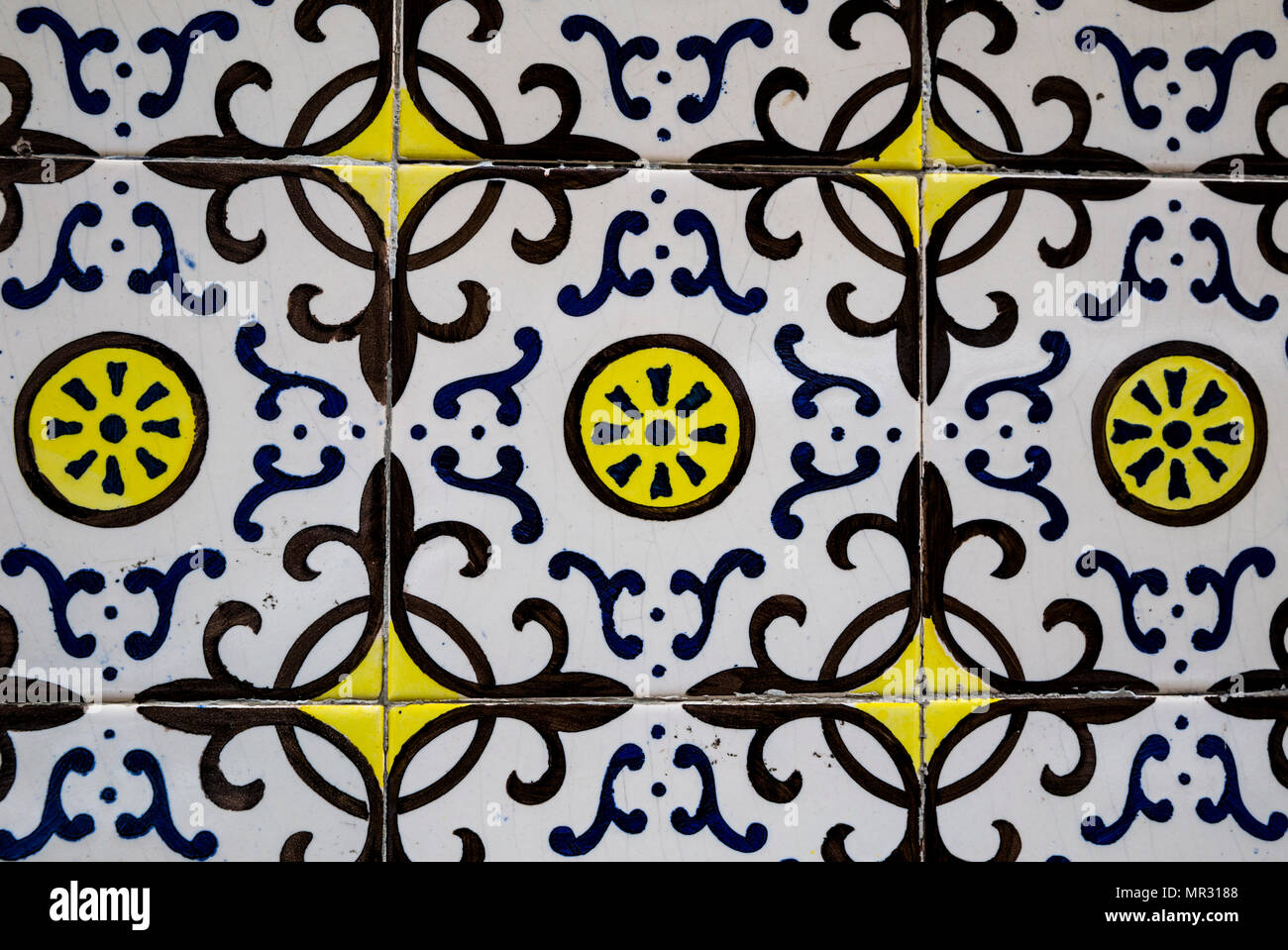 Portugal tiles circles hi-res stock photography and images - Alamy