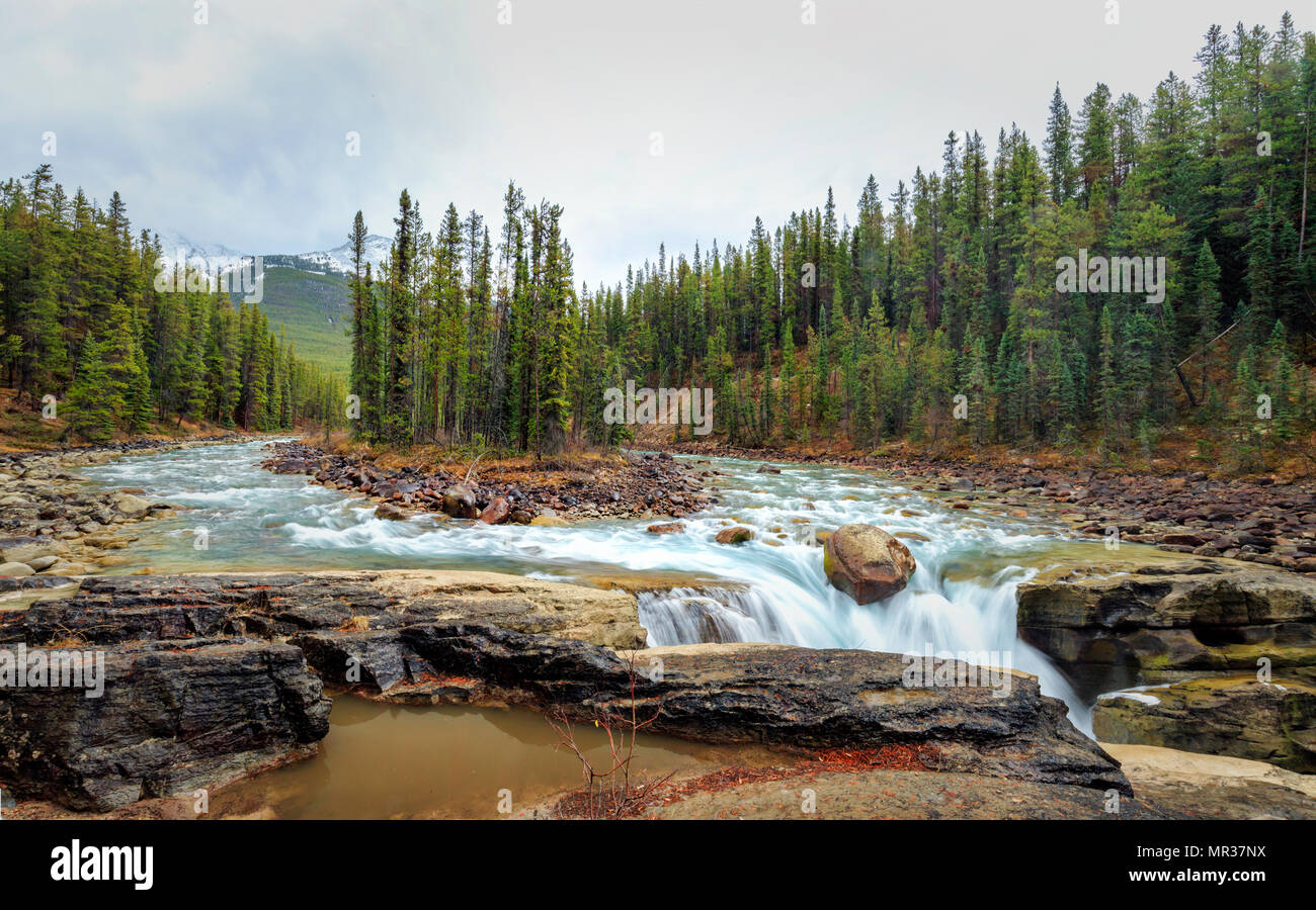 Sunwapta falls canada hi-res stock photography and images - Alamy