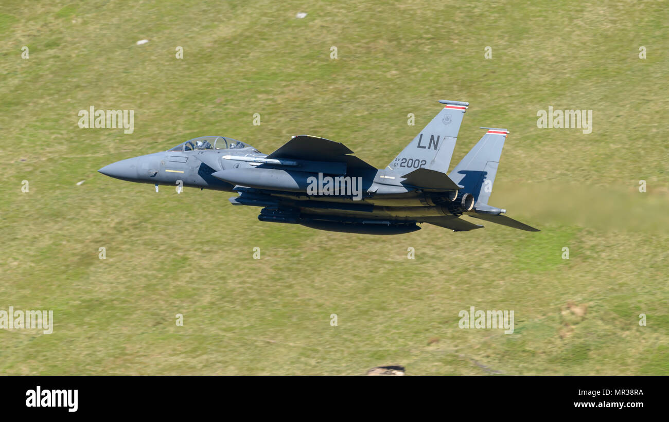 USAF F-15E Strike Eagle flying through the Mack Loop Stock Photo - Alamy