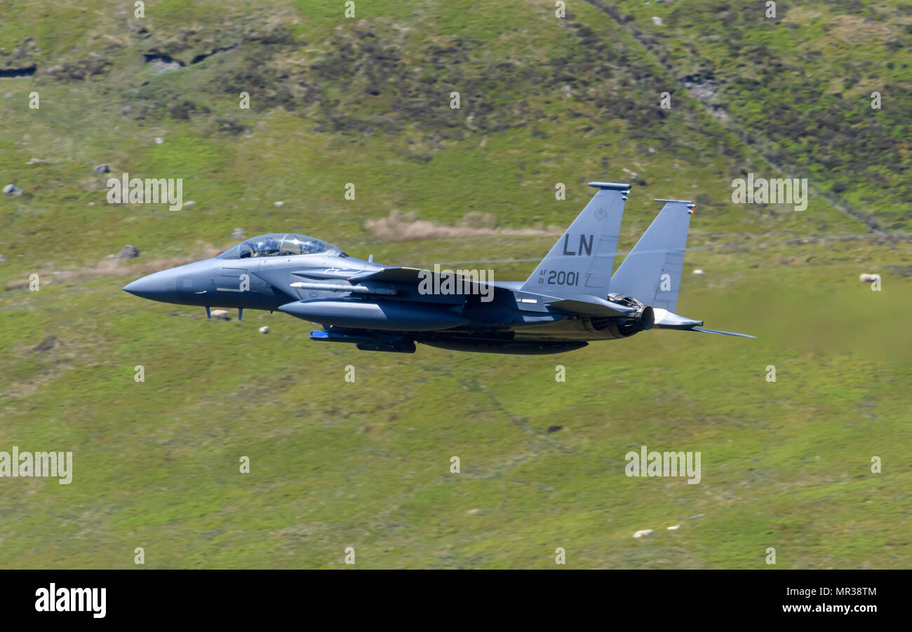 USAF F-15E Strike Eagle flying through the Mack Loop Stock Photo - Alamy