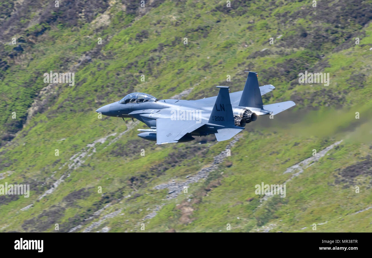 USAF F-15E Strike Eagle flying through the Mack Loop Stock Photo - Alamy