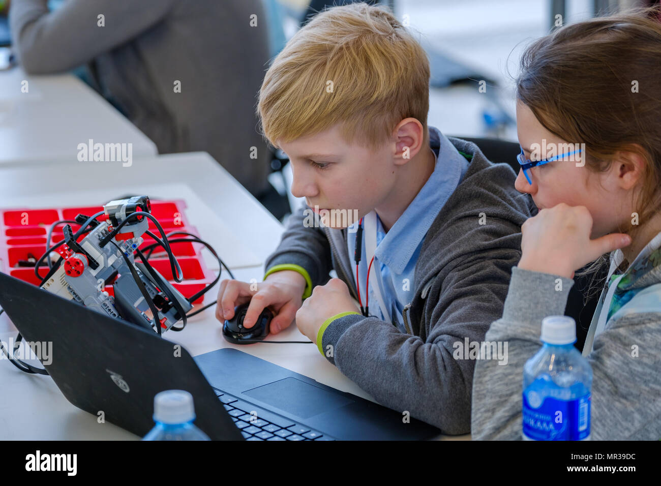 Children learn how to program a robot at Skolkovo Stock Photo - Alamy