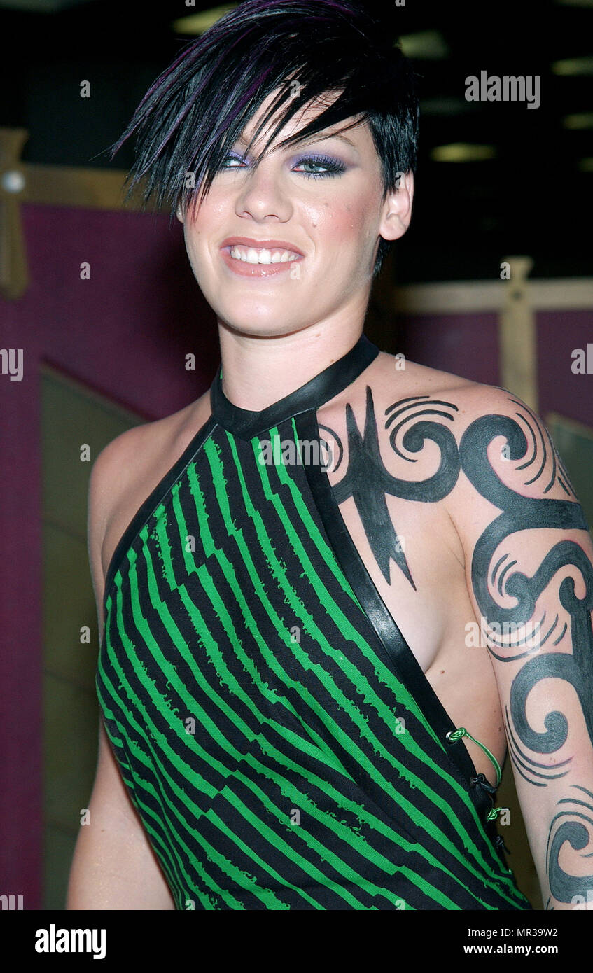 Pink arriving at the 2002 MTV Video Music Awards at the Radio City ...