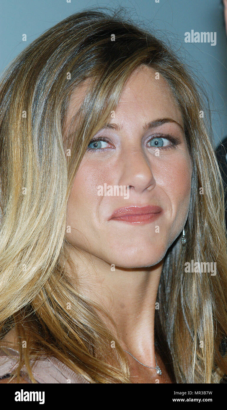 Ansitonjennifer67 red carpet event hi-res stock photography and images ...