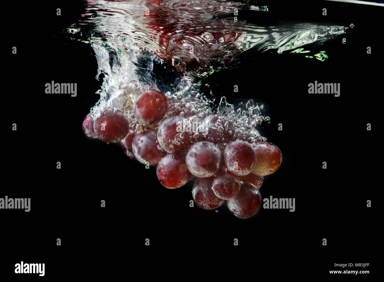 Red grapes with water splash Stock Photo - Alamy