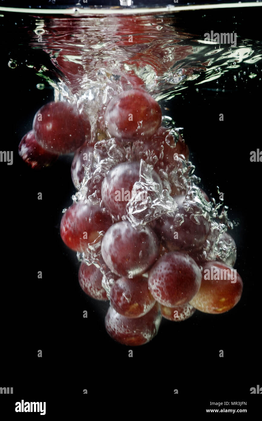 Red grapes with water splash Stock Photo - Alamy