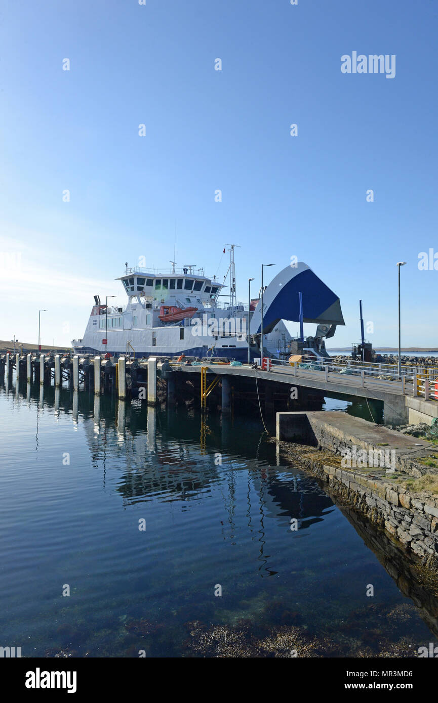 The Yell ferry that connects the mainland of Shetland to the island of ...