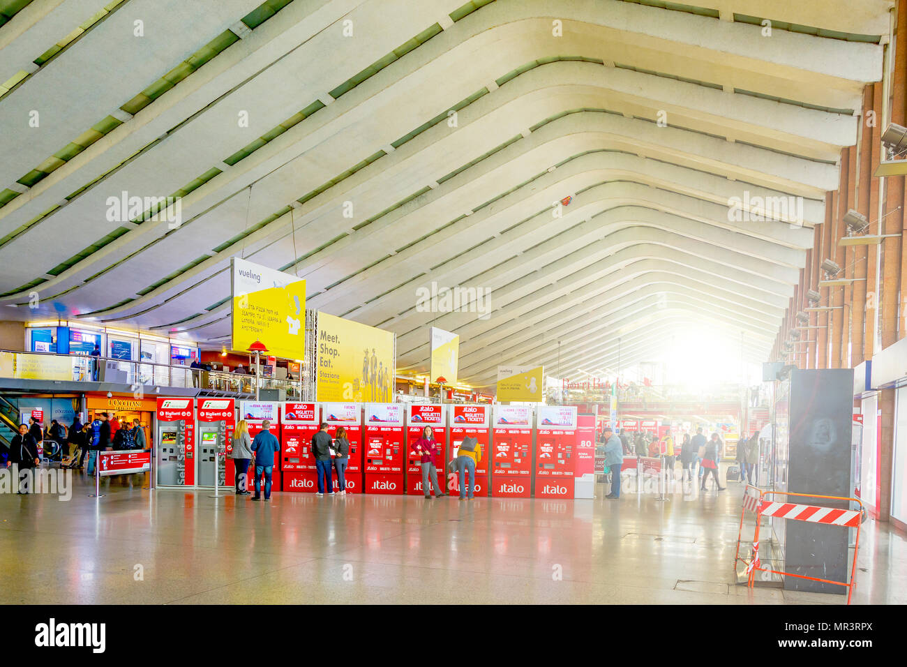 Rome station night hi-res stock photography and images - Alamy