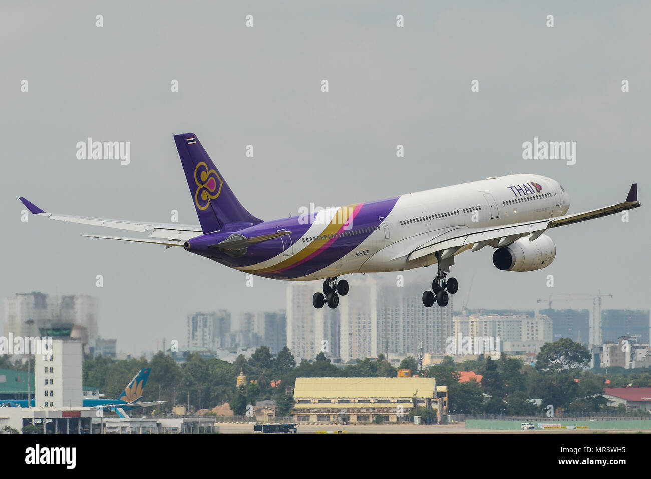 Airbus a330 thai airways close hi-res stock photography and images - Alamy
