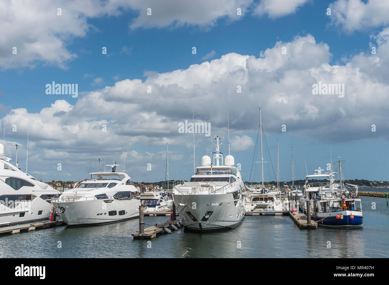 Poole harbour and marina along Poole's sea front promenade Stock Photo ...