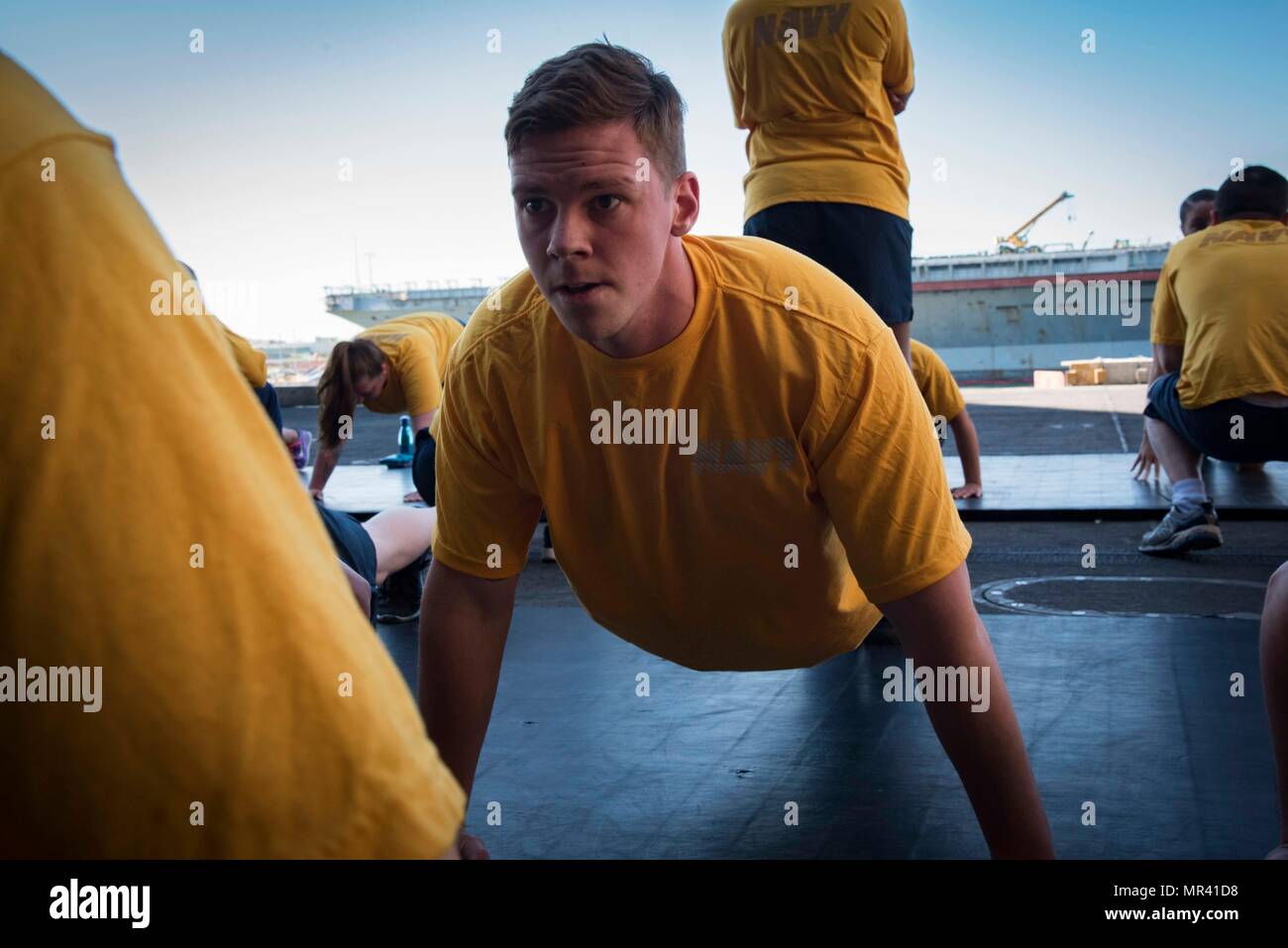 170503-N-LA456-040 NORFOLK, Va. (May 3, 2017) Air Traffic Controller ...