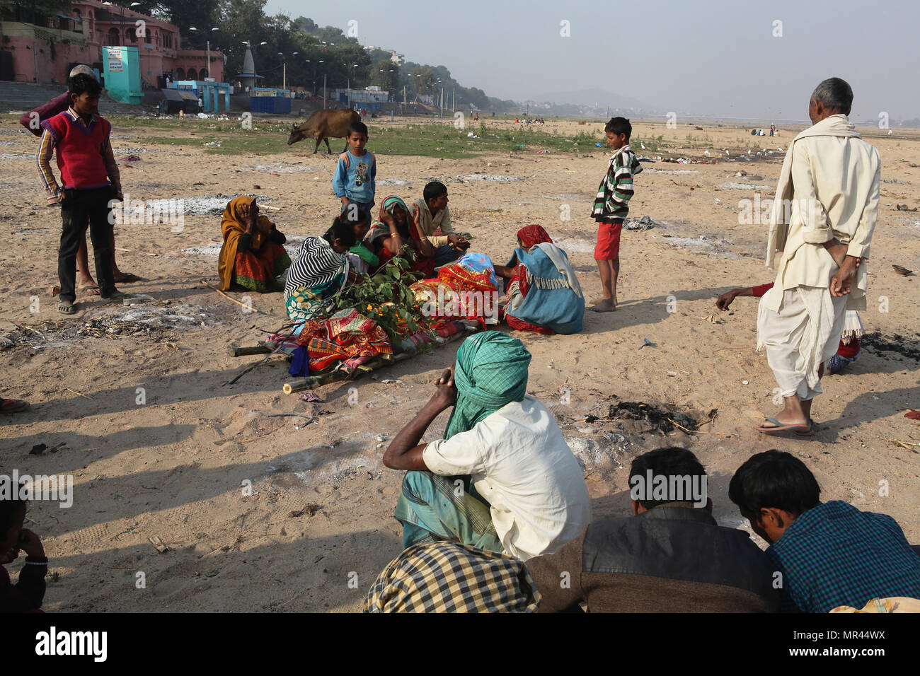India, Bihar, Gaya, A bereaved family grieve over the body of a ...