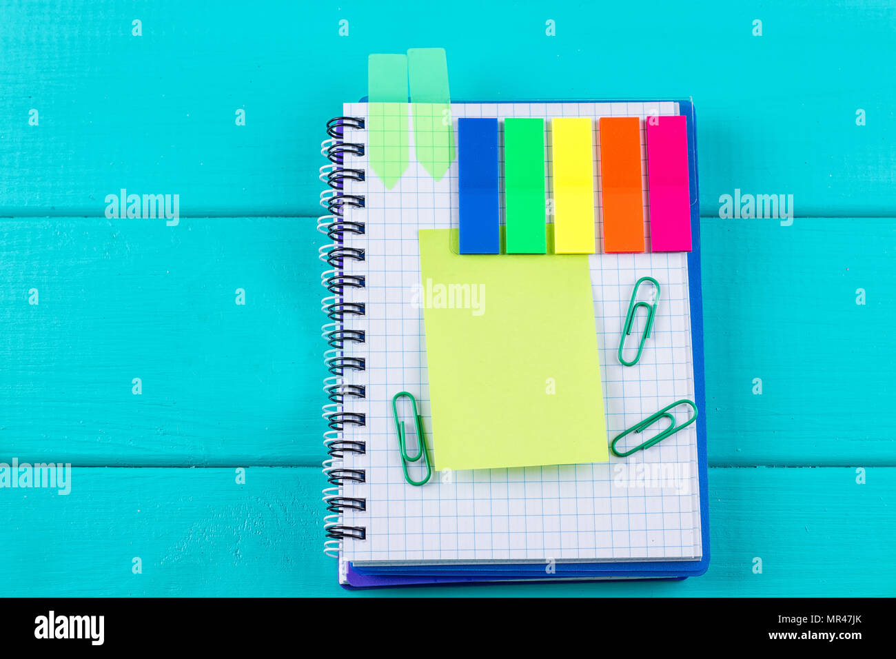 Sticker on a wood background, note, memory, sticker, background texture ...