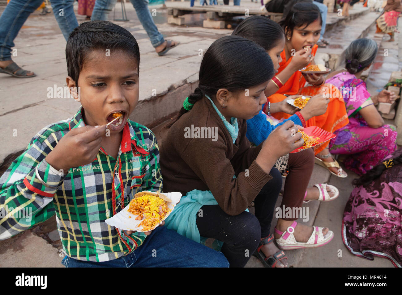 India children eat hi-res stock photography and images - Alamy