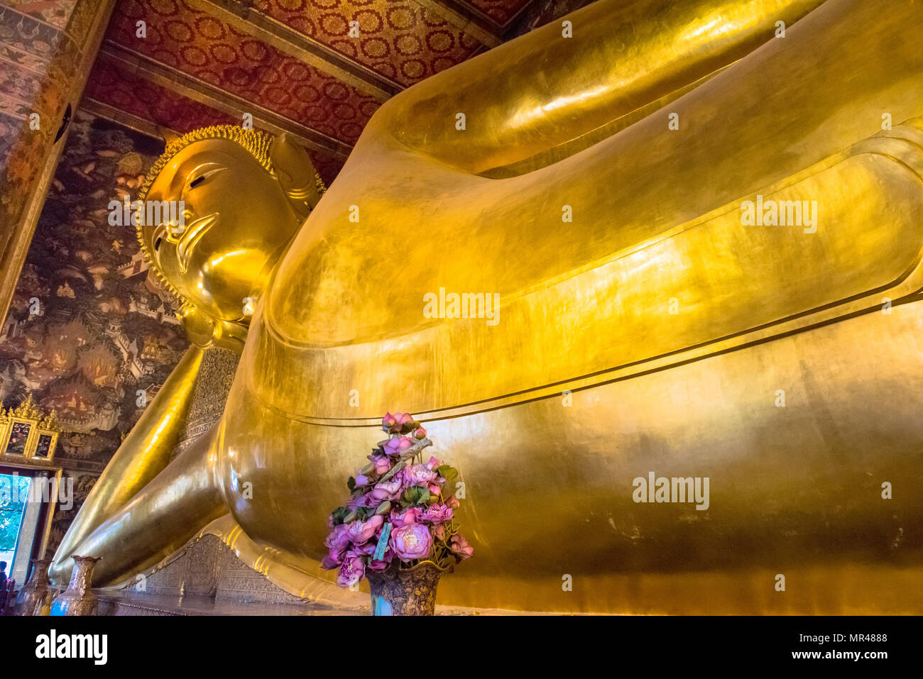 Gold buddha statue detail hi-res stock photography and images - Alamy