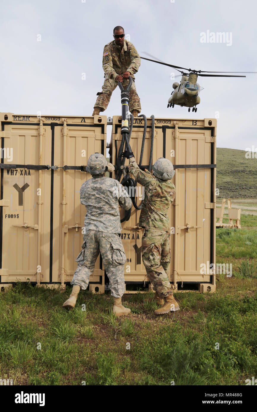 U.S. Army Staff Sgt. Chris Hearne, Air Assault Instructor from the ...