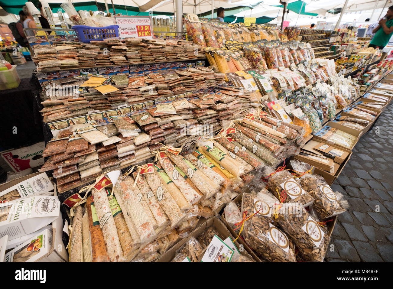 Souvenir stall rome hi-res stock photography and images - Alamy