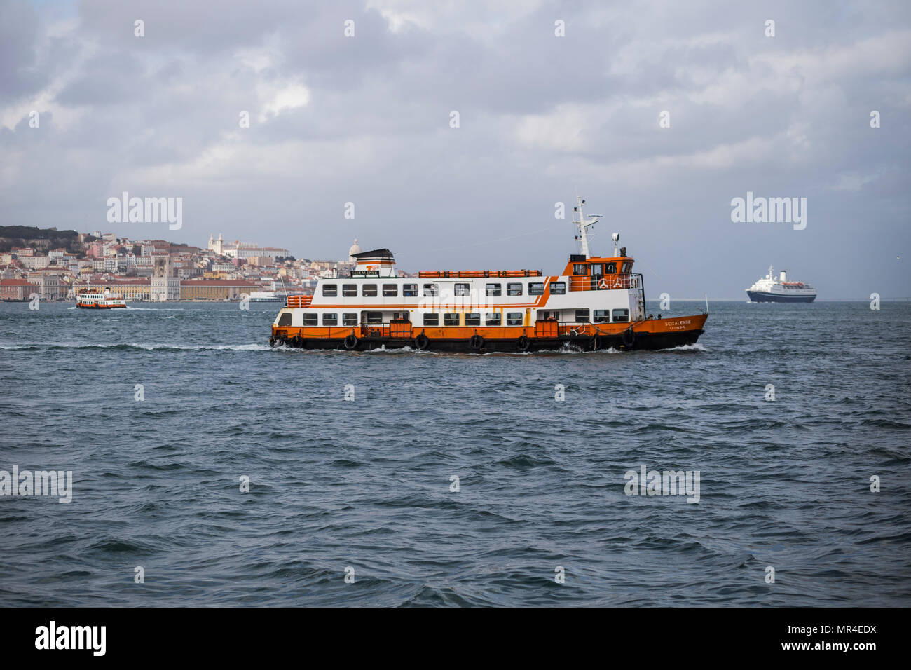 Lisbon portugal ferry boat cacilhas hi-res stock photography and images ...