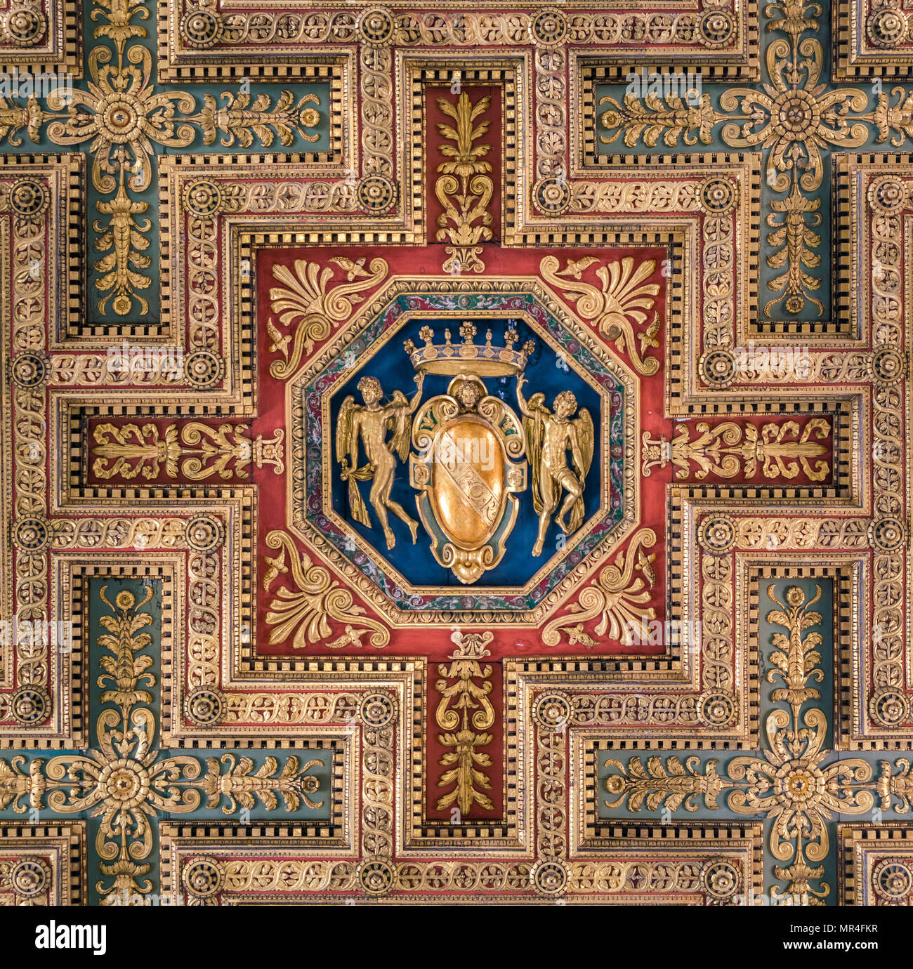 Shield spqr hi-res stock photography and images - Alamy