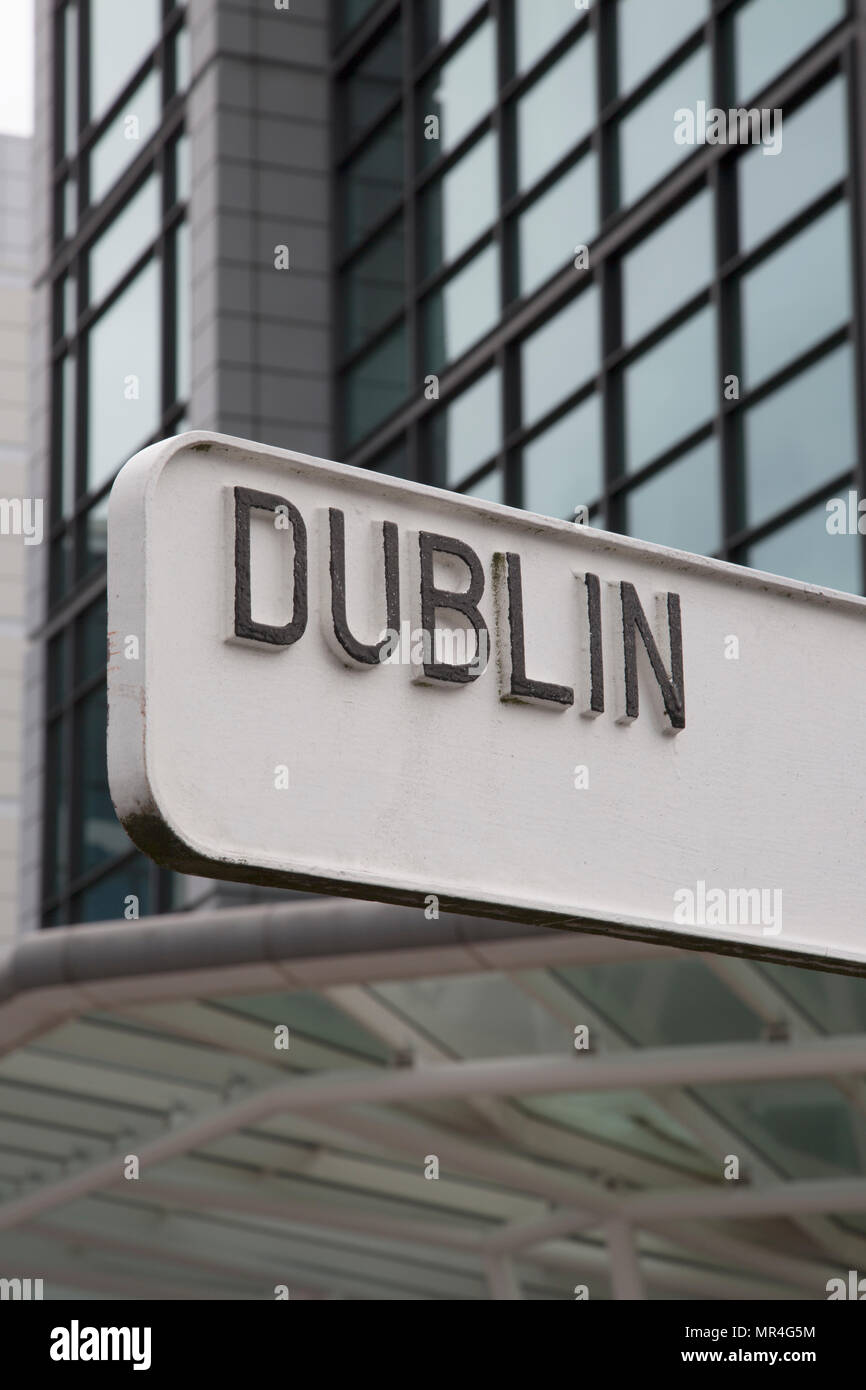Dublin signpost hi-res stock photography and images - Alamy