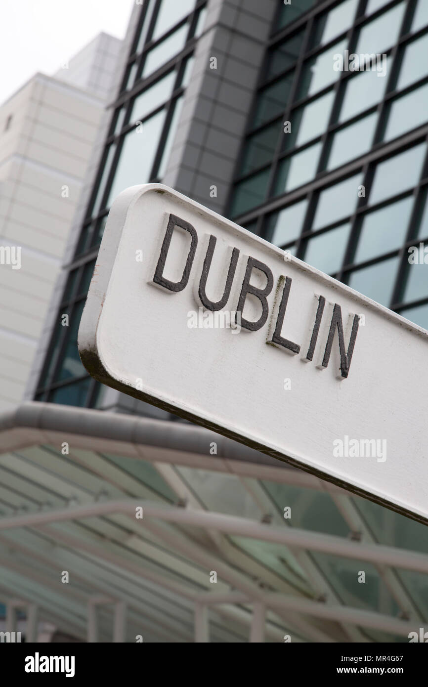 Dublin signpost hi-res stock photography and images - Alamy