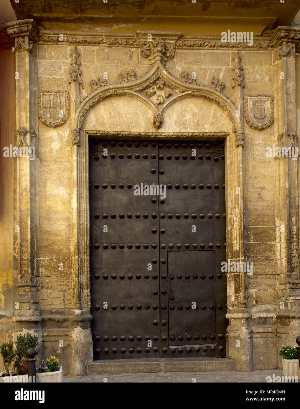 Ogee arch hi-res stock photography and images - Alamy