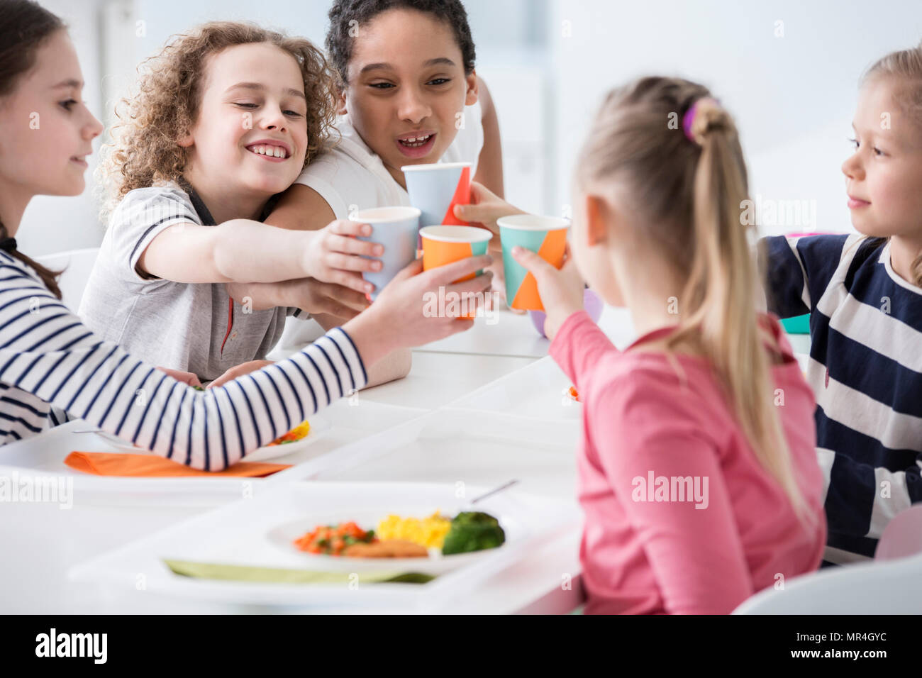 Multicultural children group hi-res stock photography and images - Alamy