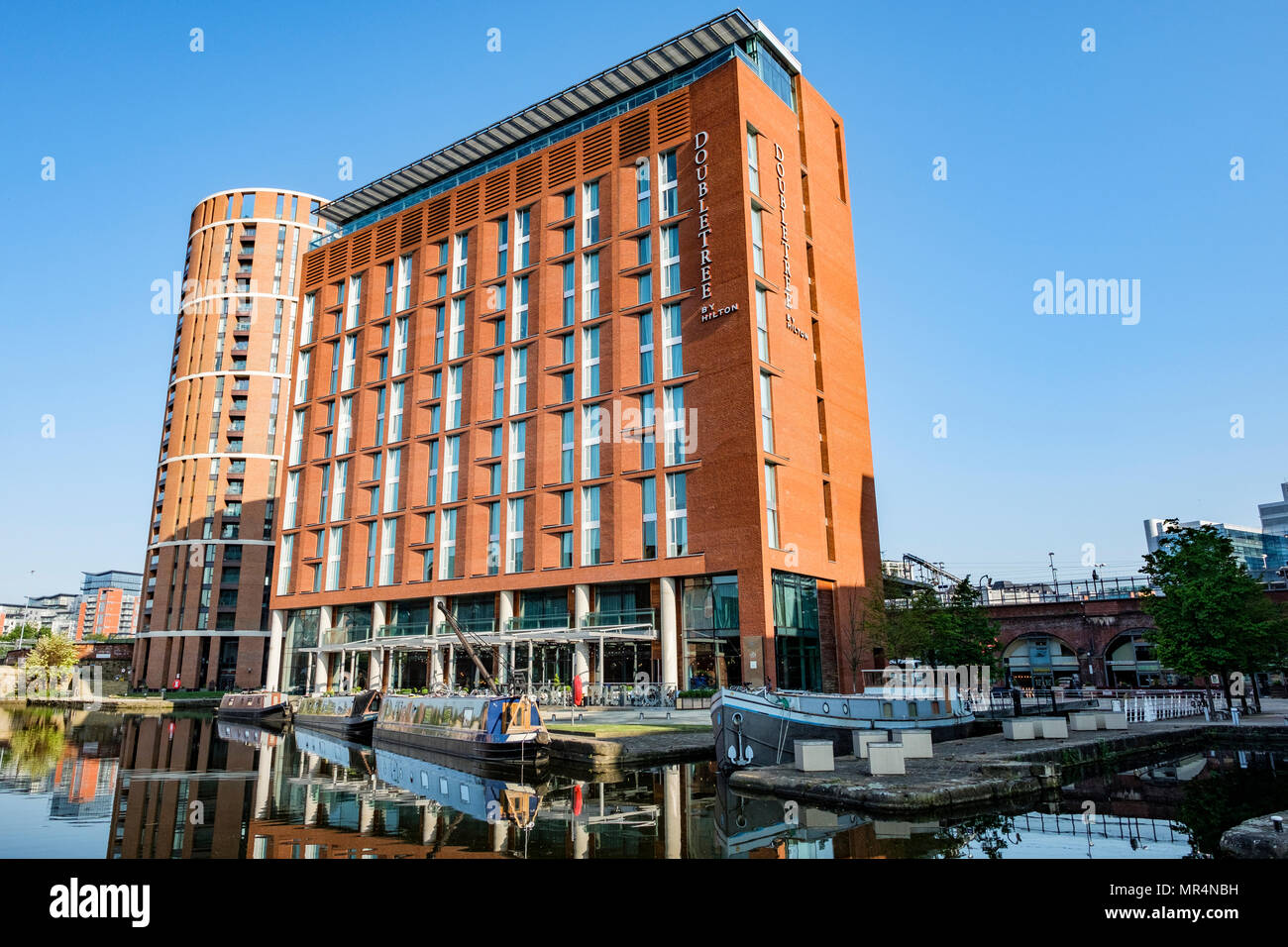 The Leeds Liverpool Canal at Granary Wharf, Leeds, West Yorkshire, UK ...