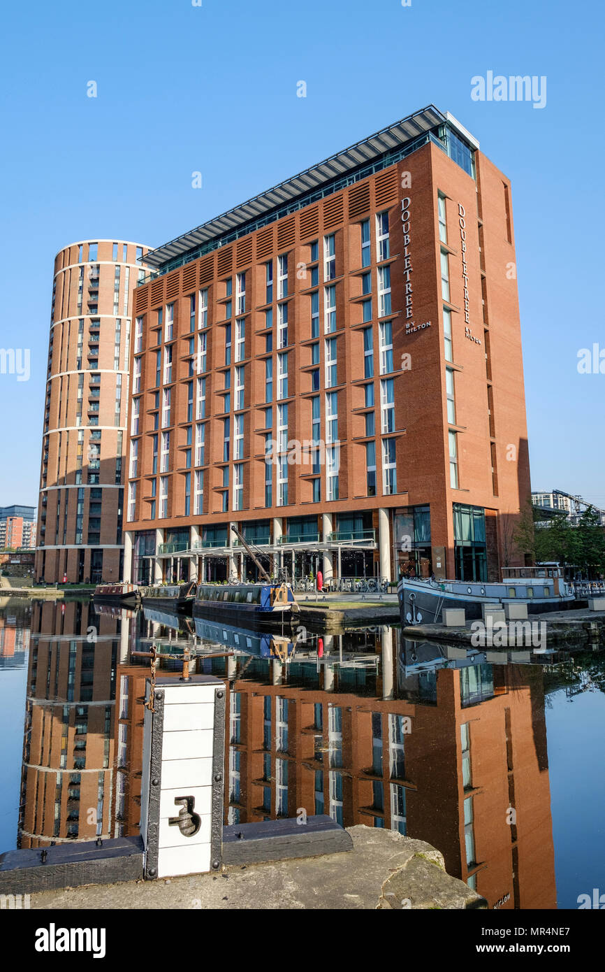 The Leeds Liverpool Canal at Granary Wharf, Leeds, West Yorkshire, UK ...