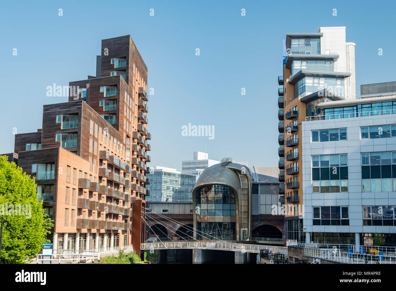 Leeds Train Station, New Southern Entrance and modern apartment ...