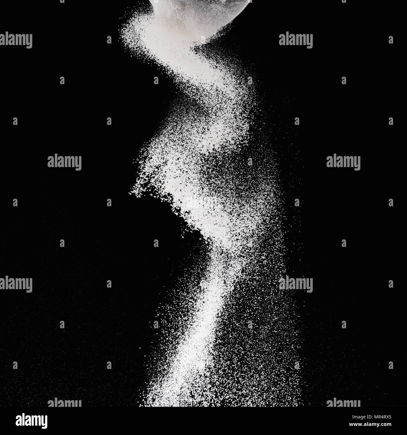 Falling flour hi-res stock photography and images - Alamy