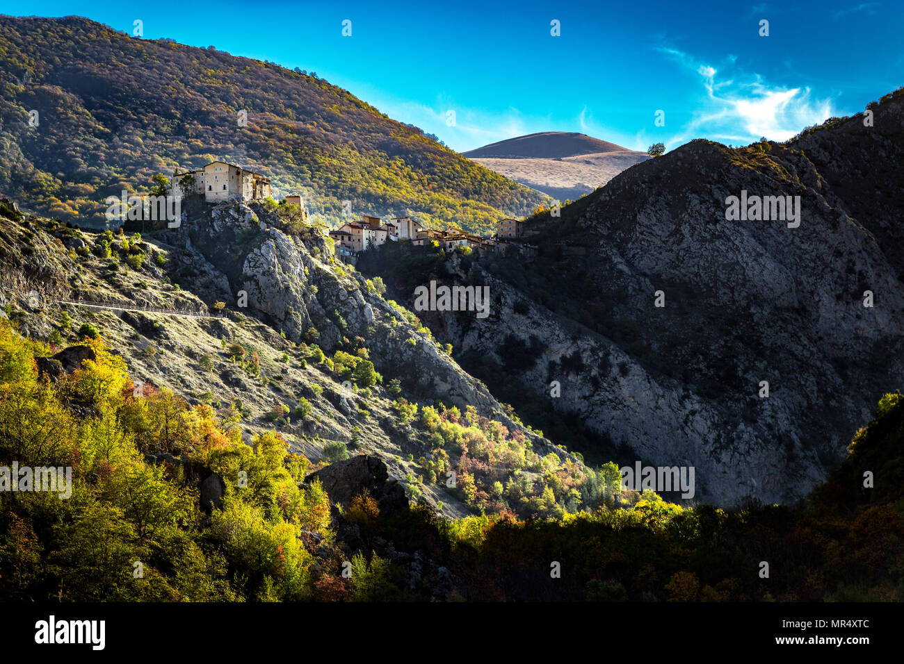 Castrovalva, village of the Sagittario river valley, Abruzzo Stock ...