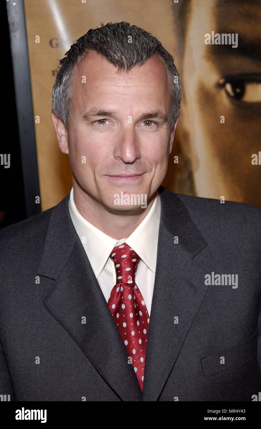 The director Nick Cassavetes arriving at the premiere of John Q at the ...