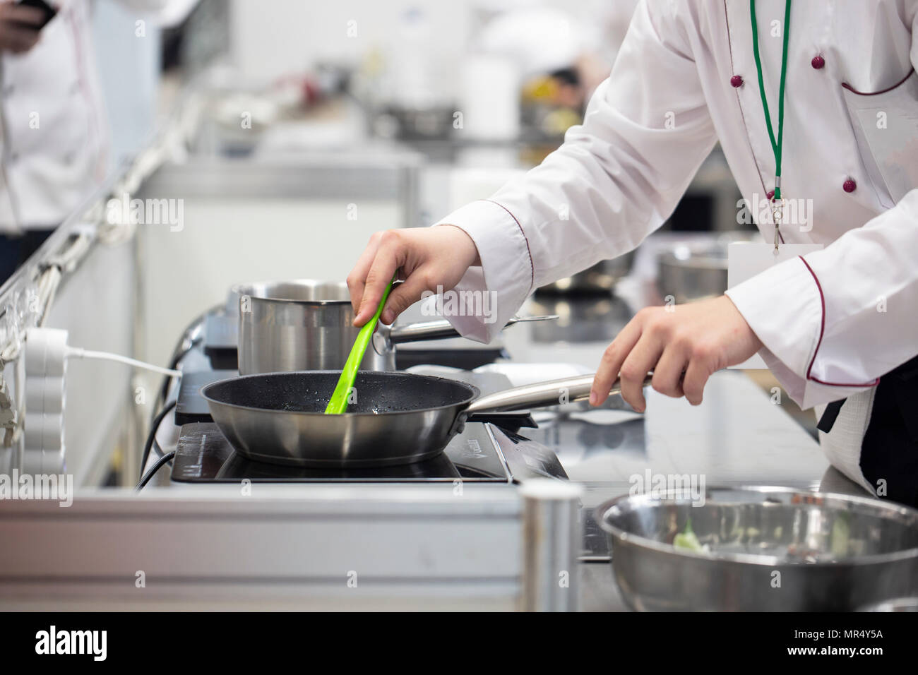 Kitchen restaurant flame hi-res stock photography and images - Alamy