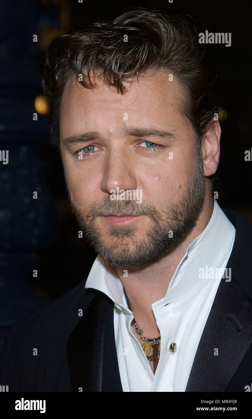 Russell Crowe arriving at the " Master & Commander Premiere: The Far ...