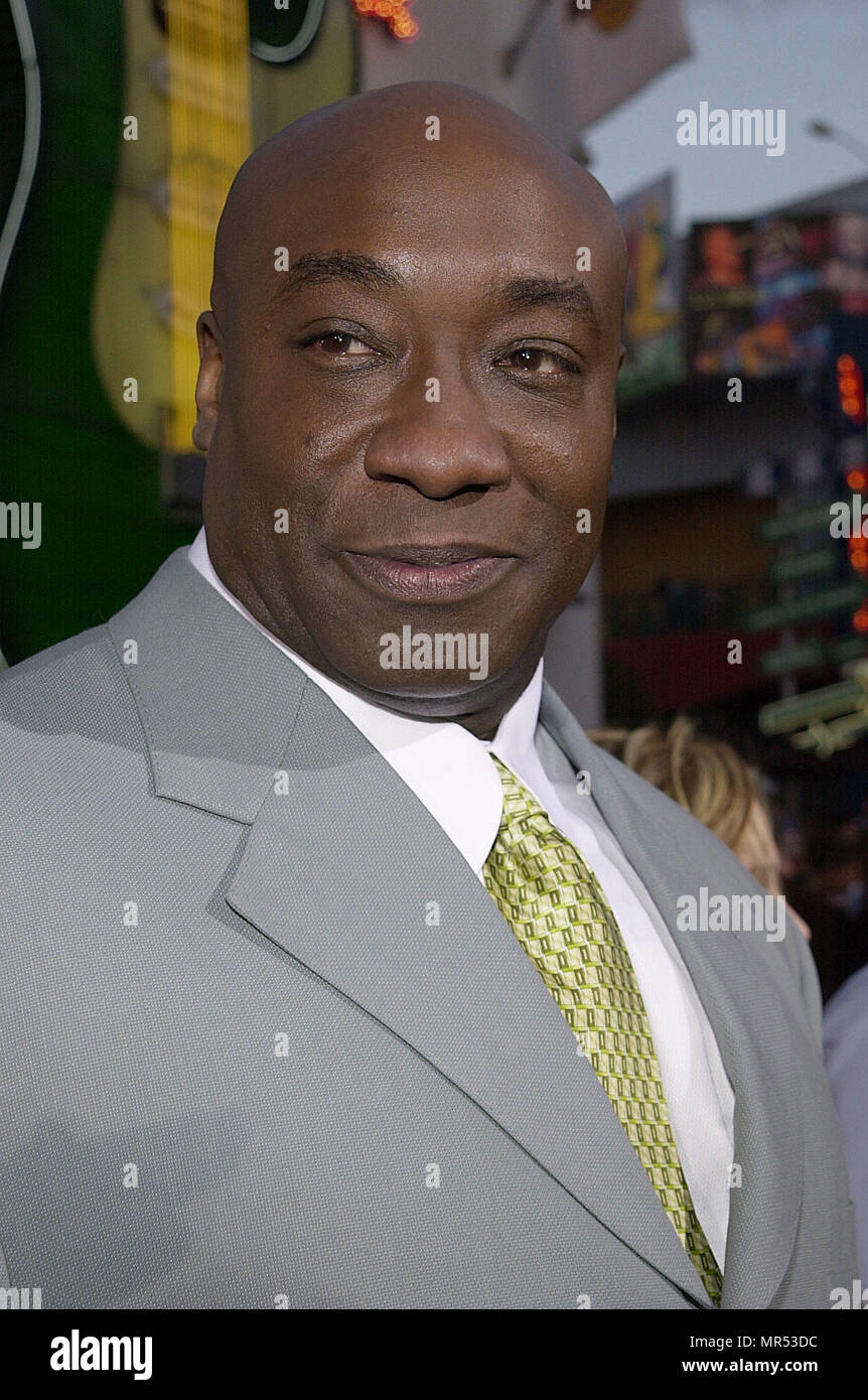 Michael Clark Duncan arriving at the premiere of Scorpion King at the ...