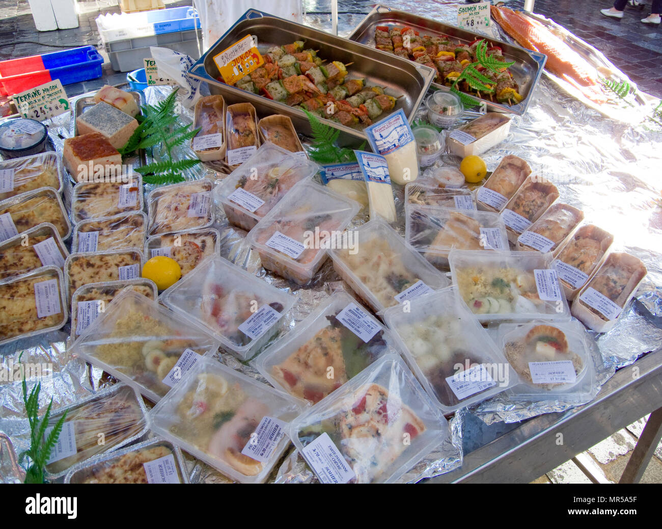 Rennes, FRANCE, "Fresh Produce, Prepared individual dishes laid out on ...