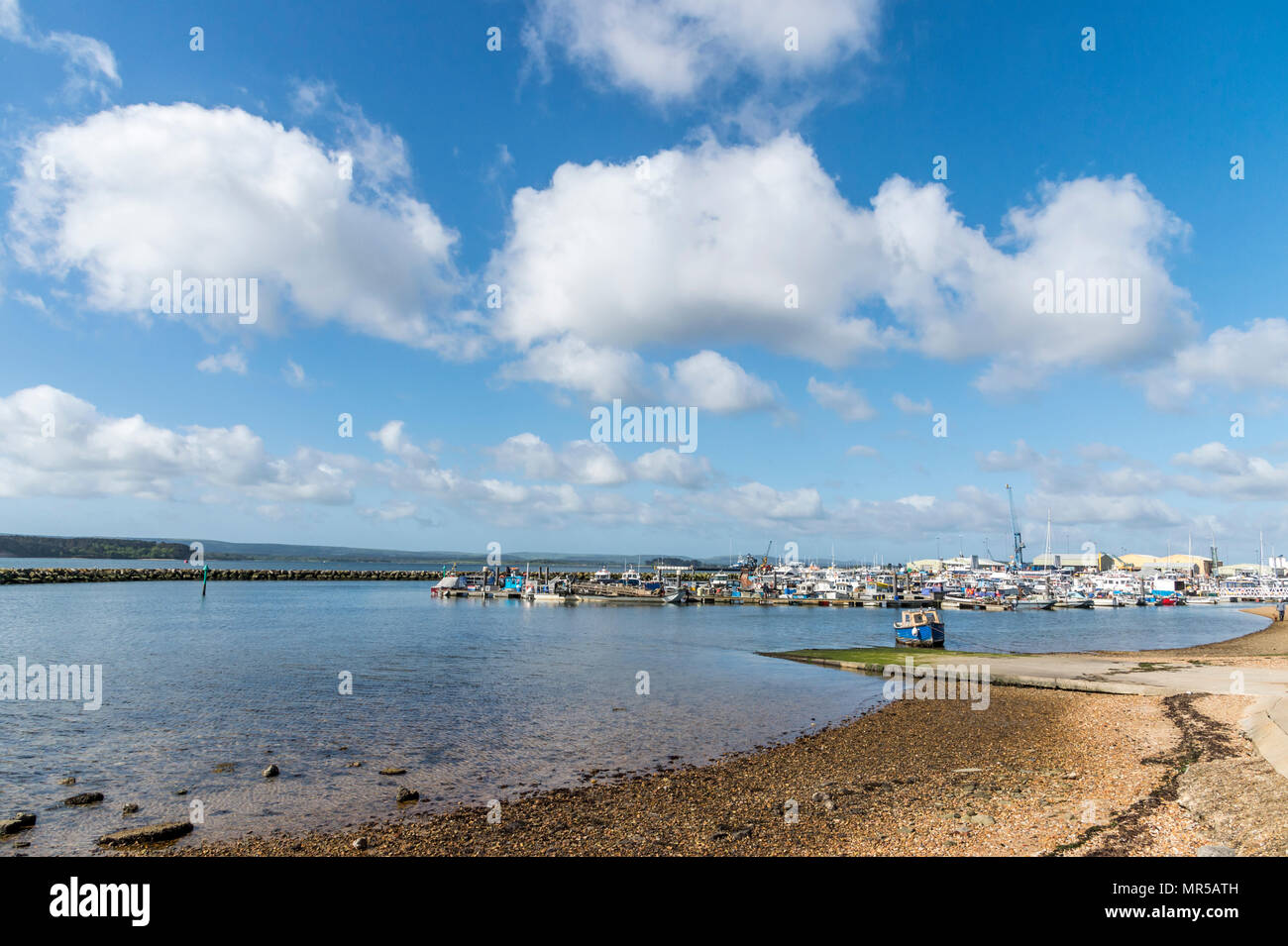 Coastal scenery and cloudscape along Poole Harbours promenade Stock ...