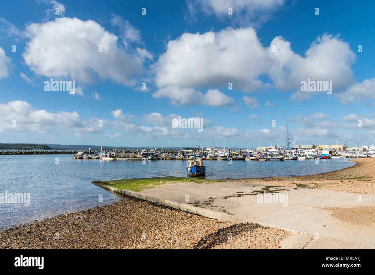 Coastal scenery and cloudscape along Poole Harbours promenade Stock ...