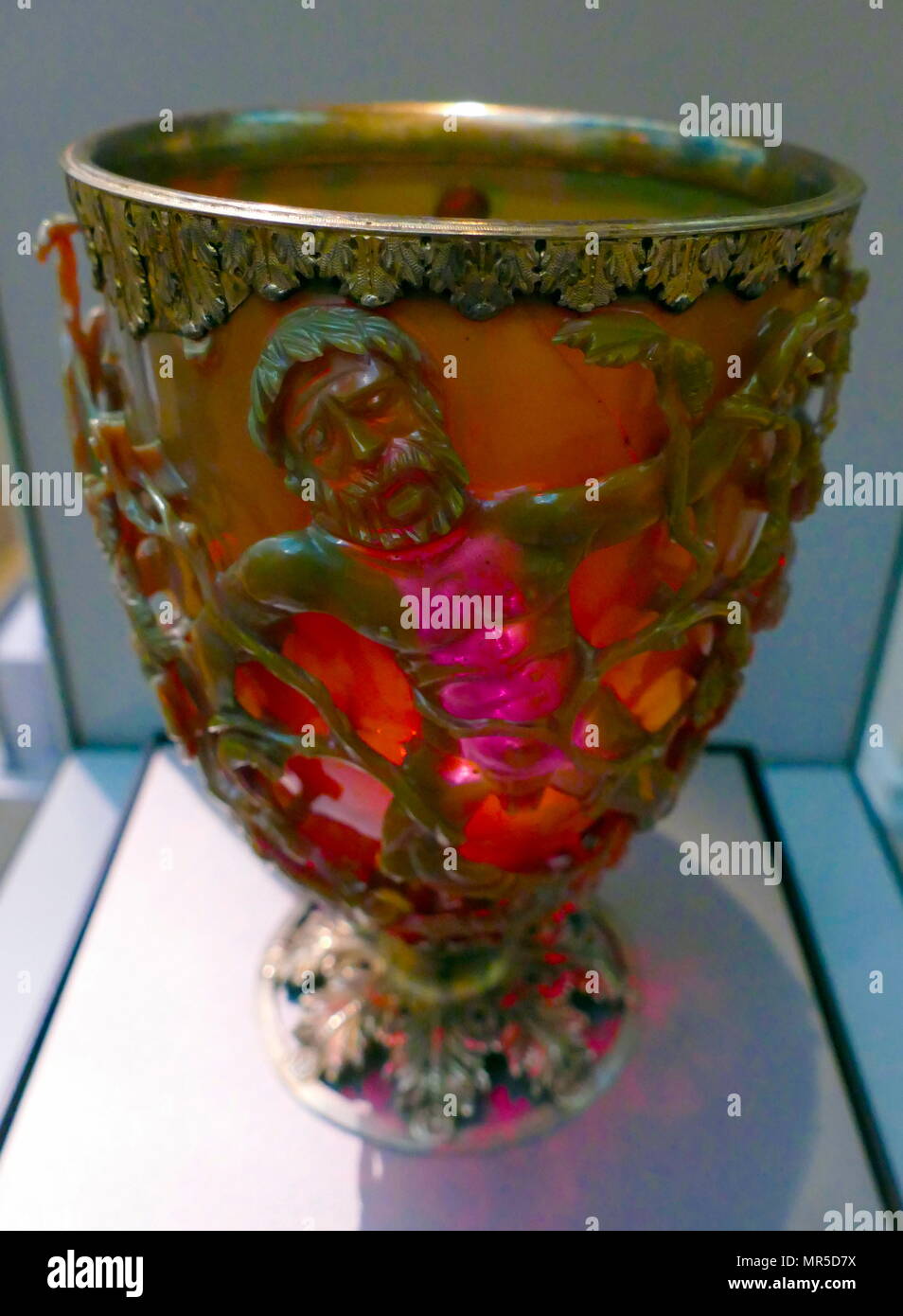 Ancient roman drinking cup hi-res stock photography and images - Alamy