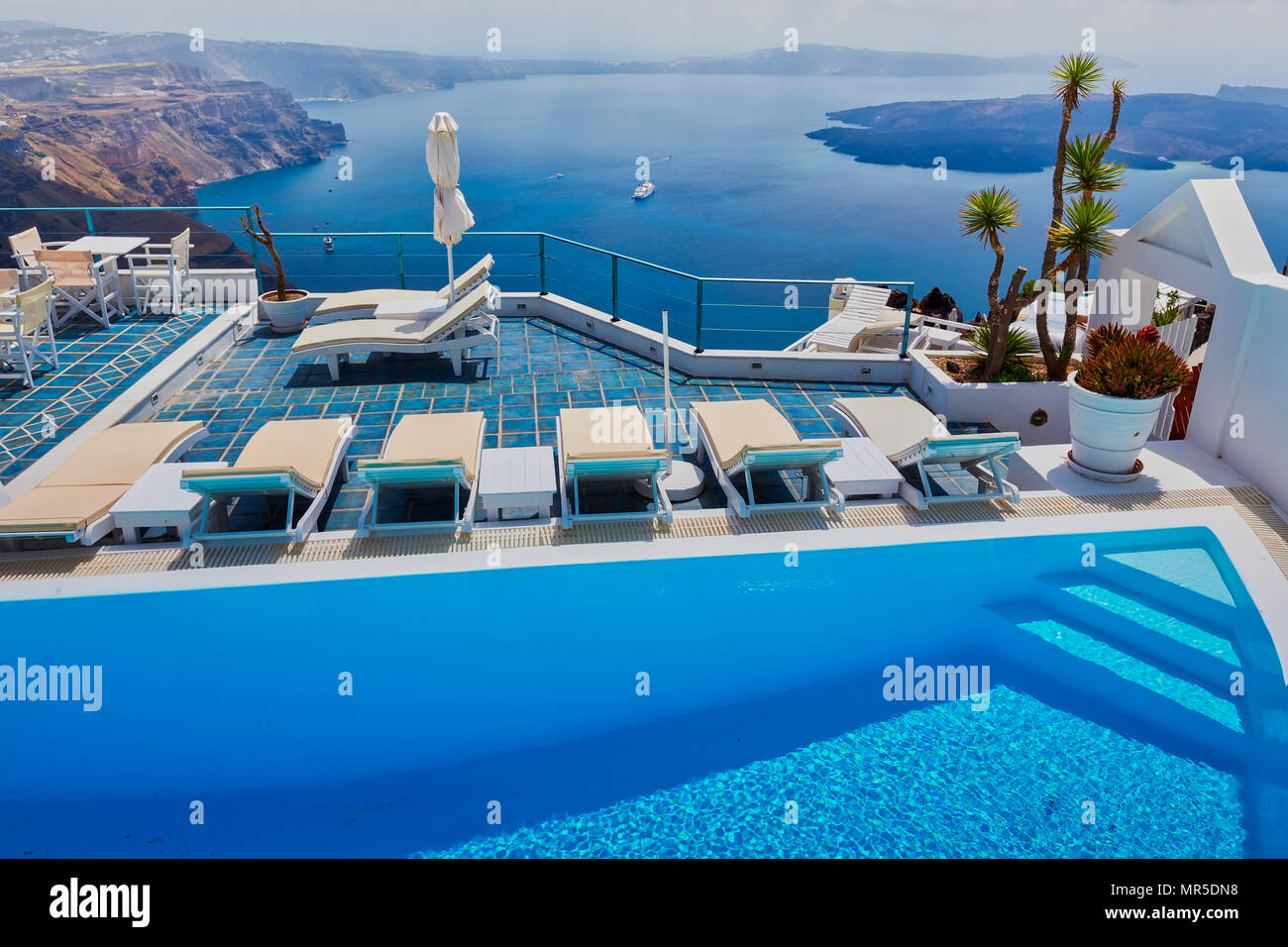 Luxury resort swimming pool in Santorini, Greece Stock Photo - Alamy