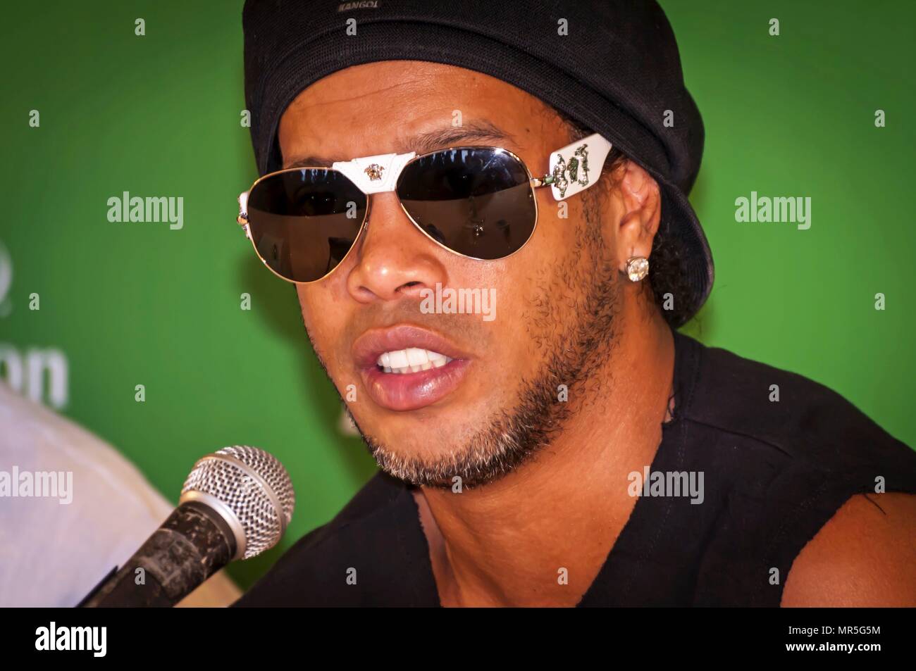 Ronaldo brazilian soccer player hi-res stock photography and images - Alamy